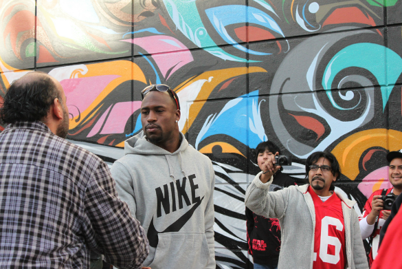 49ers' Vernon Davis Comes to the Mission - Mission Local