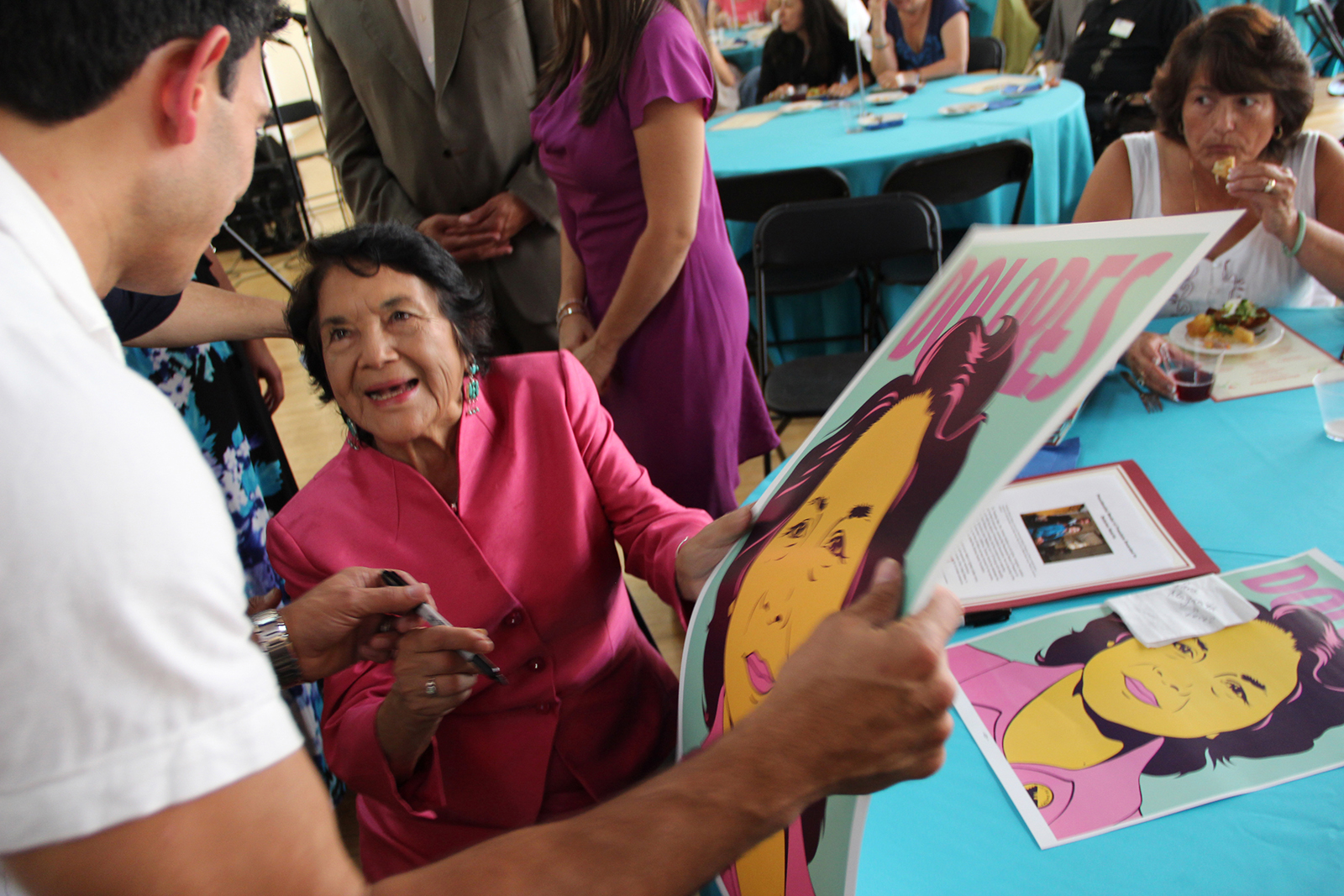La Activista Dolores Huerta Le Afirma a la Misión que “¡Sí, Se Puede ...