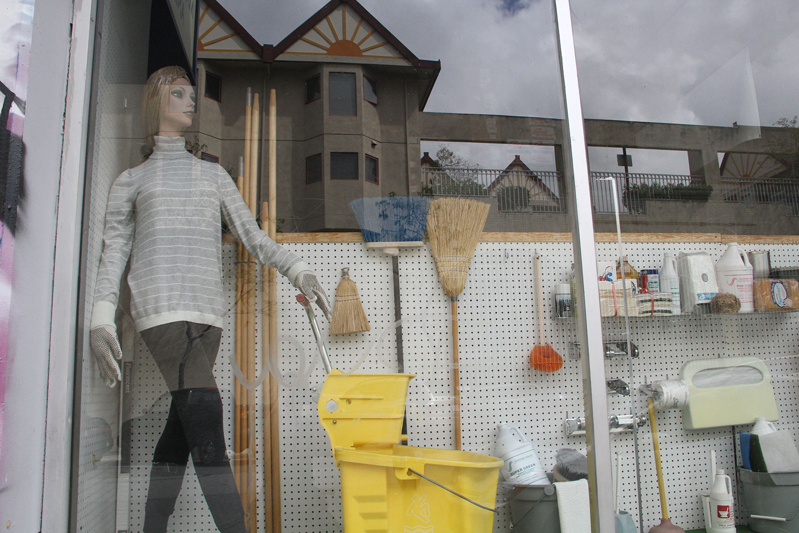 SNAP: The Mannequin Can Clean - Mission Local
