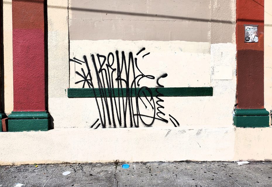 Vertical graffiti - Mission Local