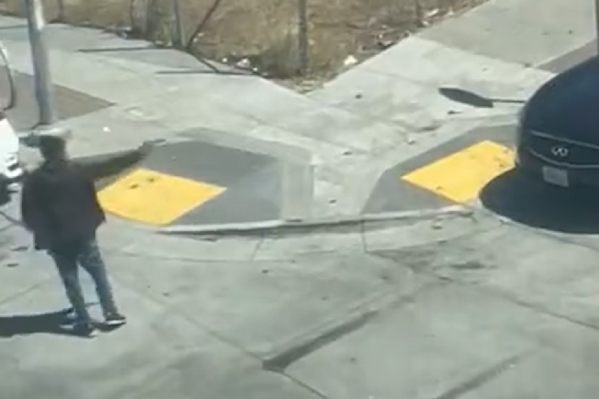 Police shoot, kill man in Bayview standoff