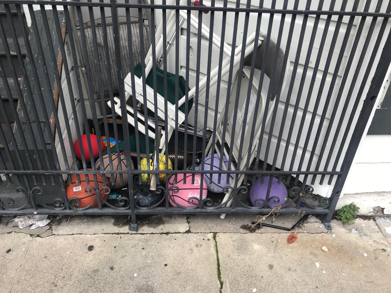 A lotta balls - Mission Local